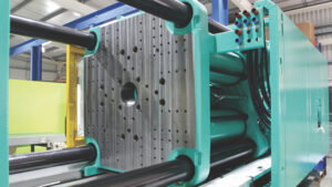 How do you calculate injection mold tonnage?