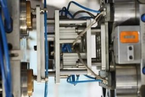 What is the function of locating ring in injection mold?